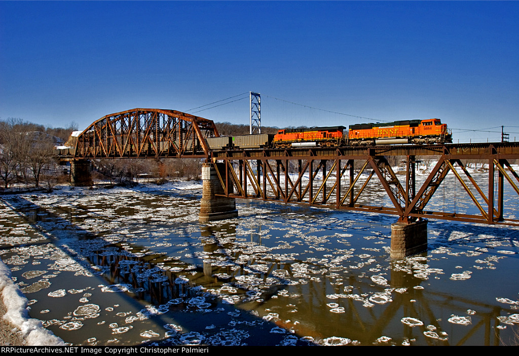 BNSF 8884 and BNSF 5730 Lead C-BTMCXK0-09